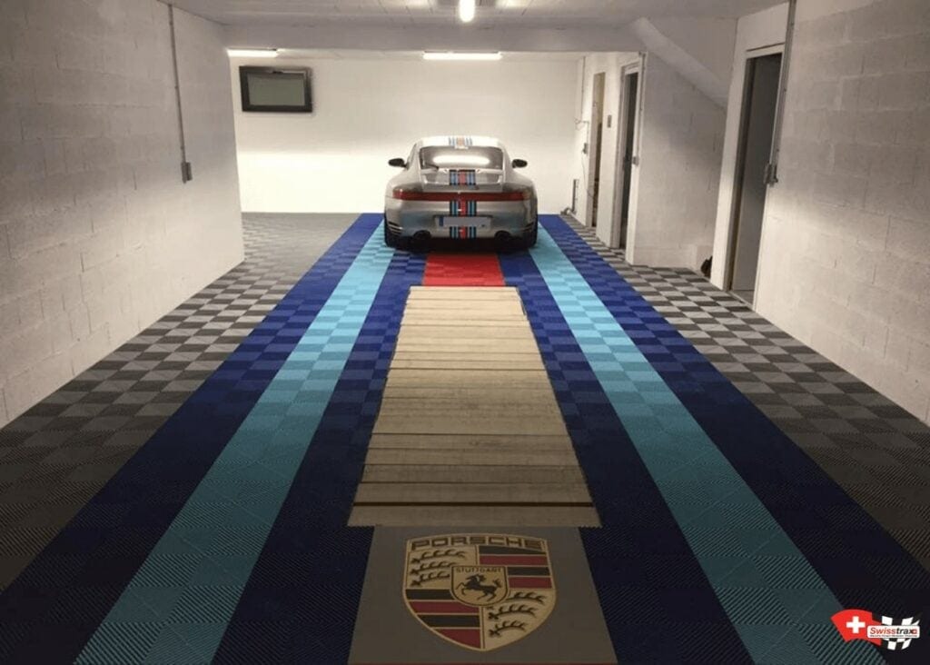 Customized garage floor - Swisstrax