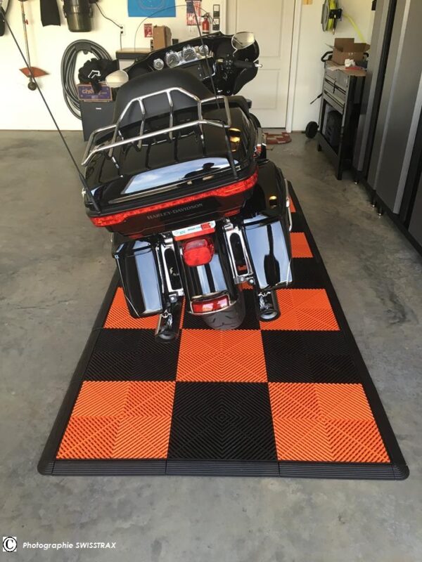 Motorcycle pad | Interlocking floor tiles for motorcyle