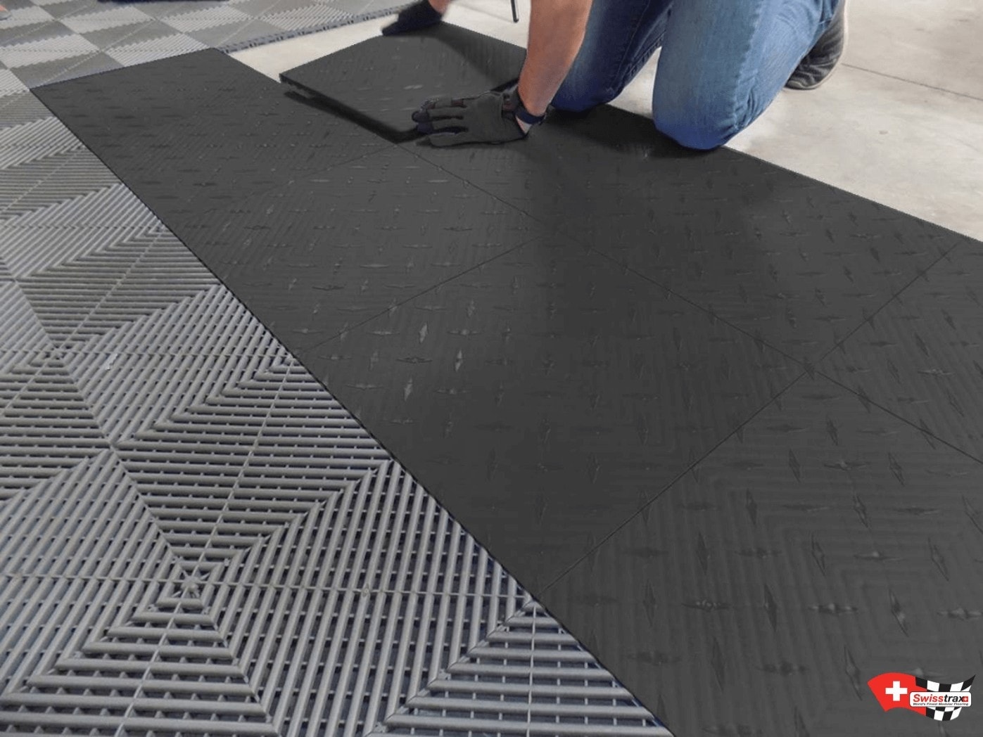 Un sol facile à installer pour votre garage - Swisstrax